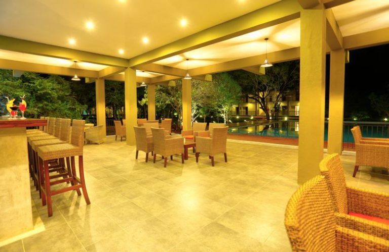 swimming pool & bar - Tropical Life Dambulla | Rooms in Dambulla ...